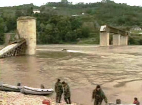 Descoberto mais um corpo da tragédia de Entre-os-Rios – RTP Arquivos