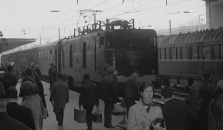 Chegada de emigrantes portugueses a Lisboa – RTP Arquivos