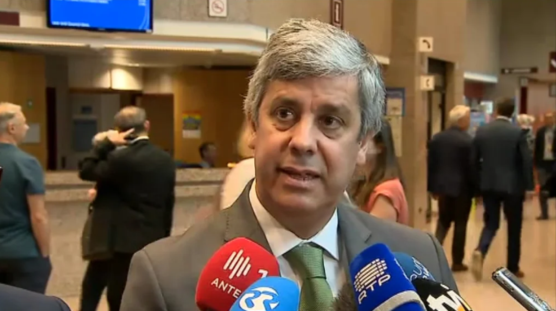 Reação de Mário Centeno ao défice excessivo – RTP Arquivos