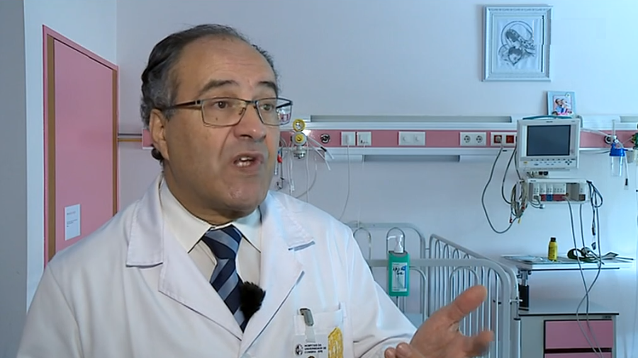 Manuel Antunes opera refugiados durante missão humanitária – RTP Arquivos