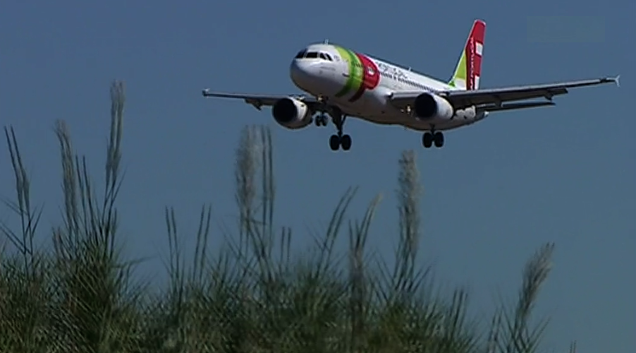 Avião cruza-se com drone – RTP Arquivos