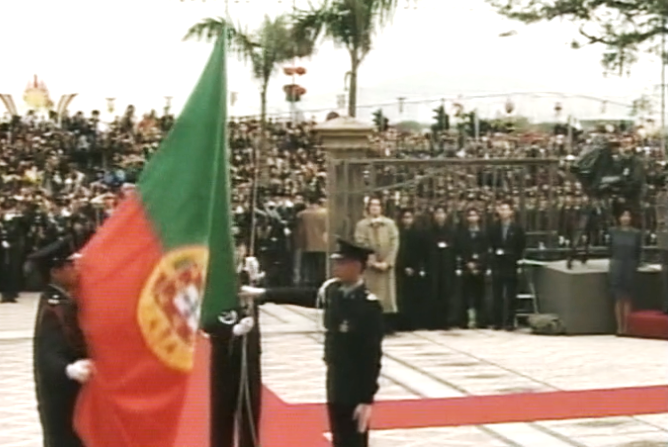 Cerimónia do arriar da bandeira nacional de Portugal em Macau – RTP ...