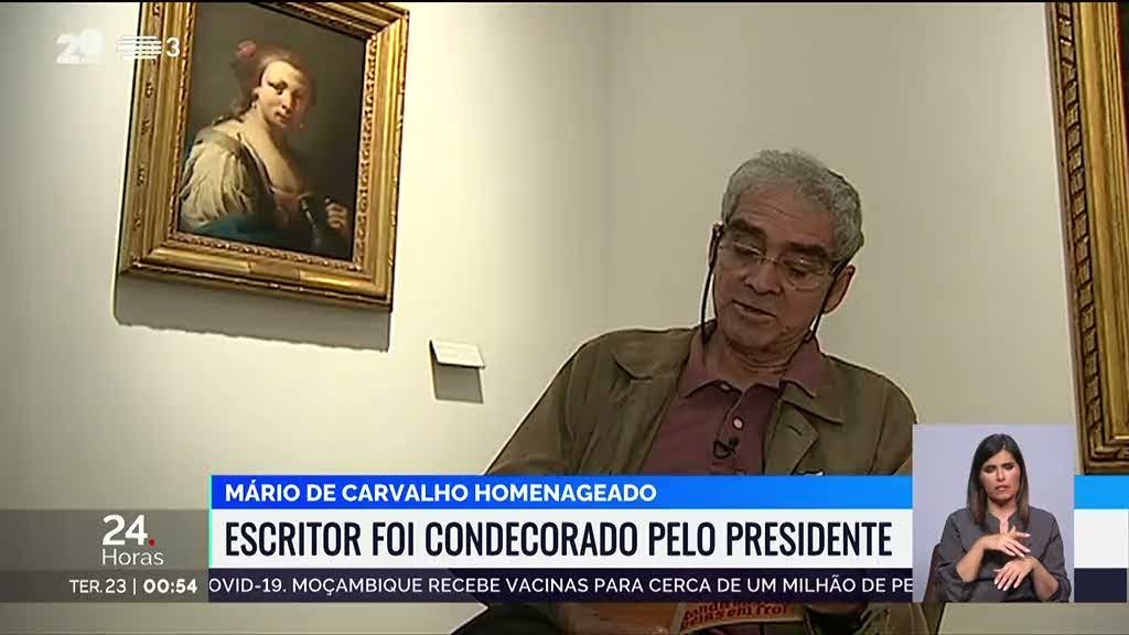 Escritor Mário de Carvalho condecorado pelo Presidente da República