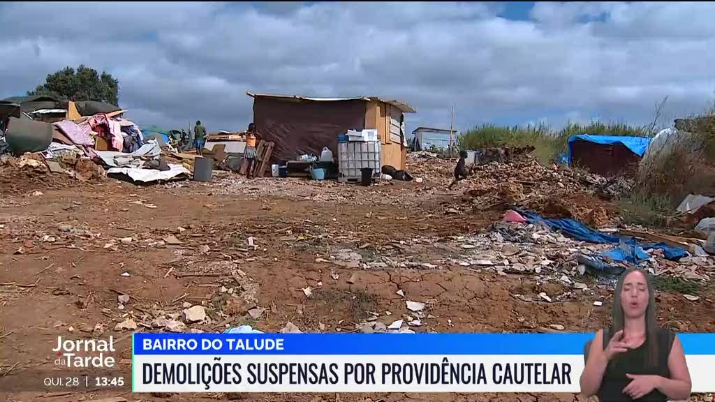 Loures suspende demolições no bairro do Talude