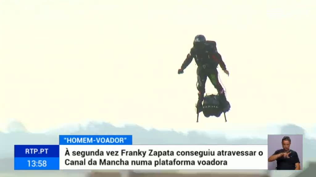 "Homem voador". Francês atravessou Canal da Mancha em plataforma voadora