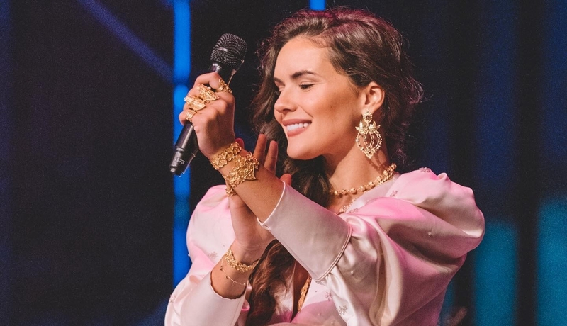 Bia Caboz lança nova música: «Sentir Saudade» (vídeo) - Cultura - RTP ...