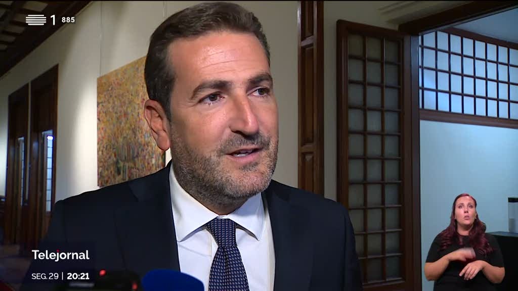 Autárquicas 2025. Ventura acusa Hugo Soares de ser "lacaio"