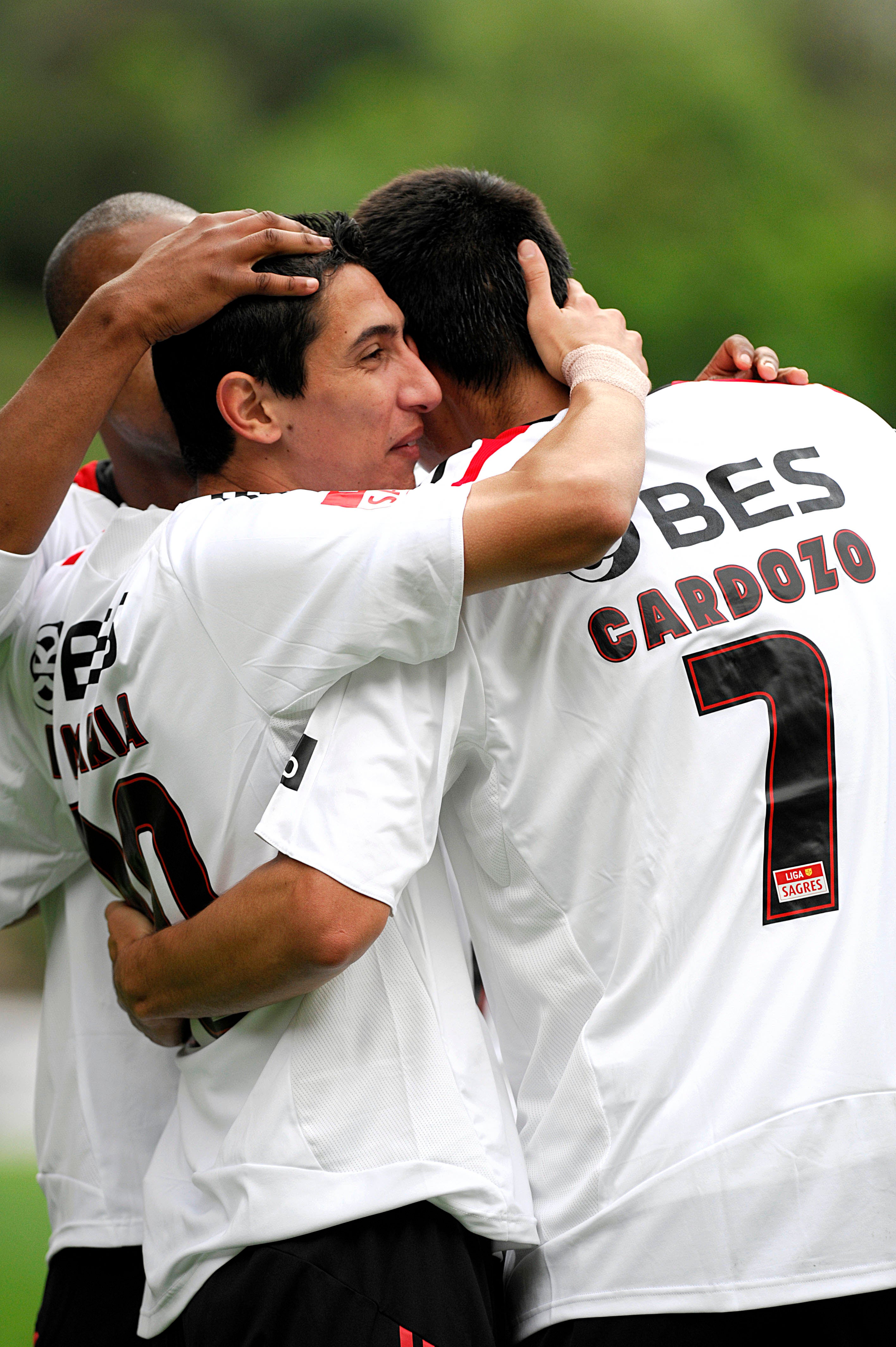 Cardozo quer marcar na última ronda