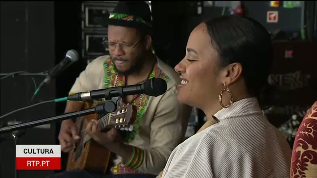 Mayra Andrade em digressão antes de parar para ser Mãe