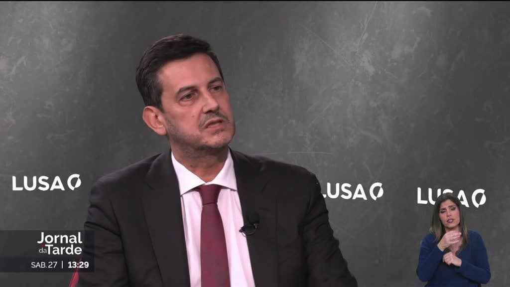 Rui Rocha pisca o olho ao PSD de Montenegro