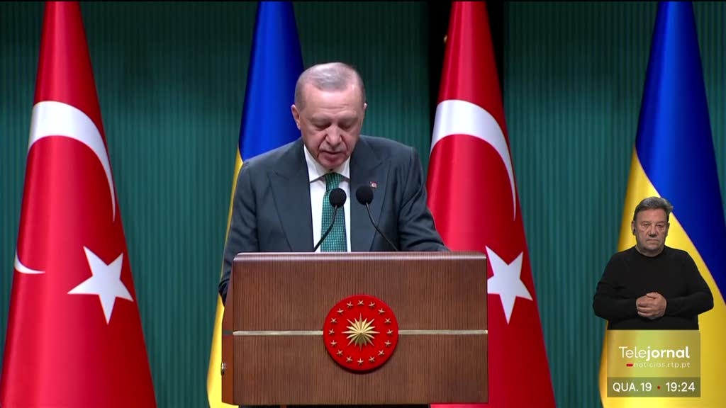 Zelensky pede ajuda da Turquia para parar a guerra