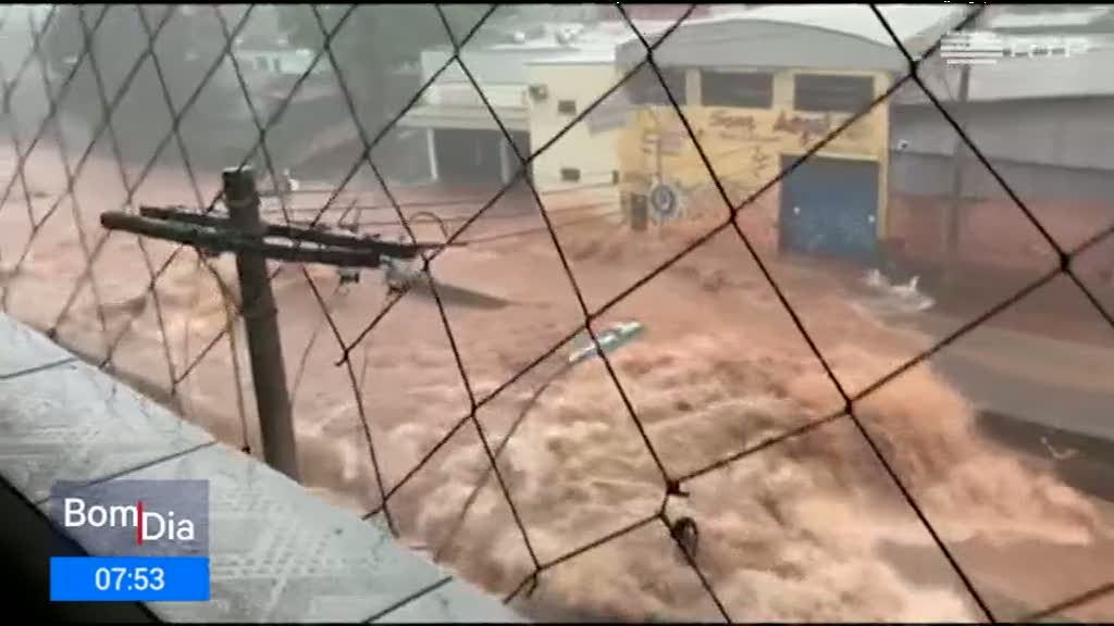 Cheias no Brasil provocam 65 mortos, 20 mil desalojados e mais de 100 ...