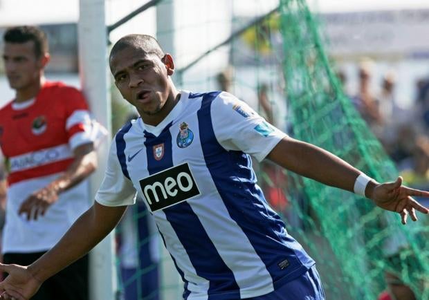 UEFA apela a uma investigação à transferência de Walter