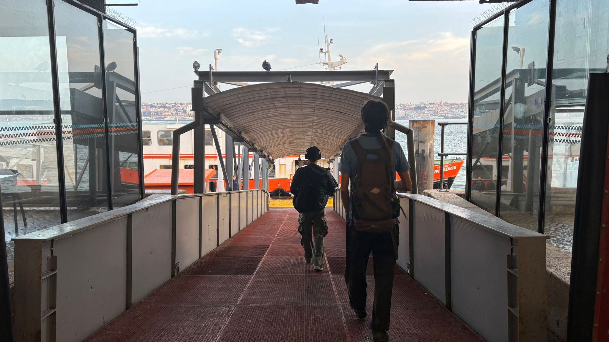 Transtejo com mais barcos repõe horários entre Lisboa e Cacilhas com 38 ...