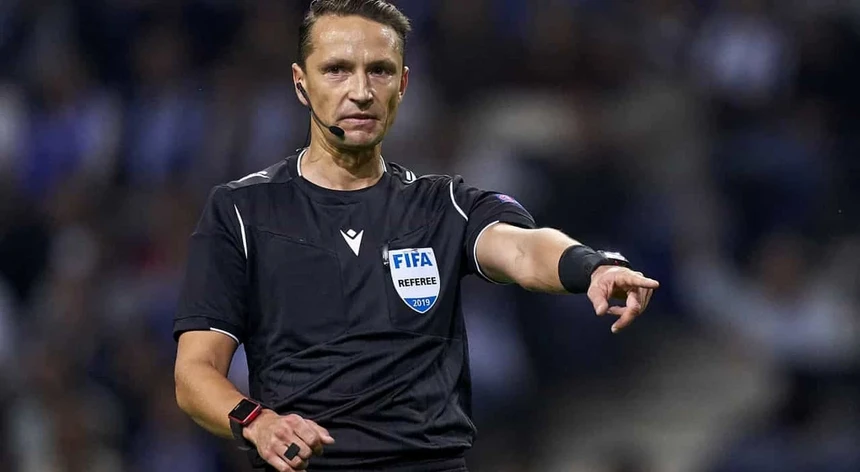 Andris Treimanis arbitra o Benfica-Inter Andris Treimanis arbitra o Benfica-Inter