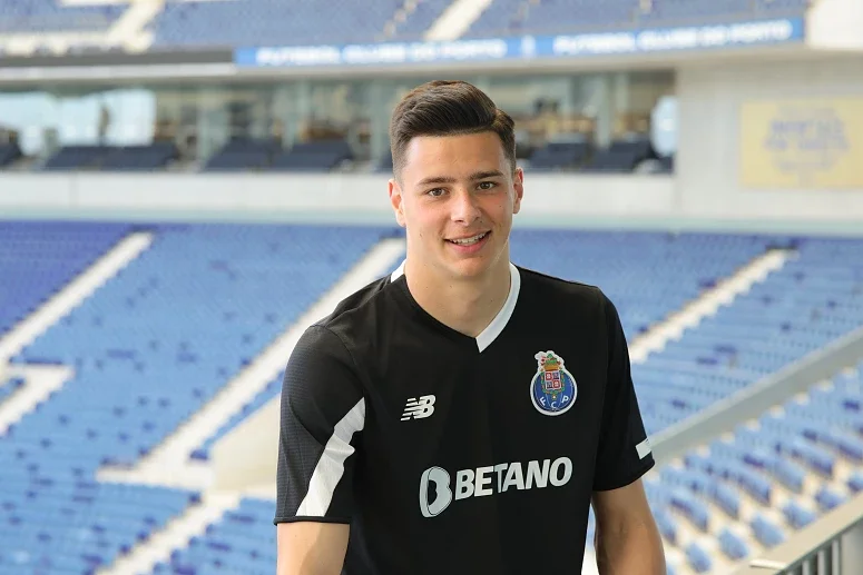 Guarda-redes Diogo Fernandes renova pelo FC Porto até 2028