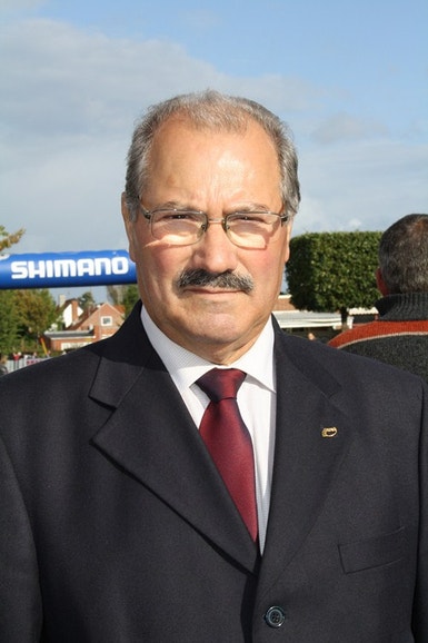 Henrique Castro recebe medalha de mérito da UCI