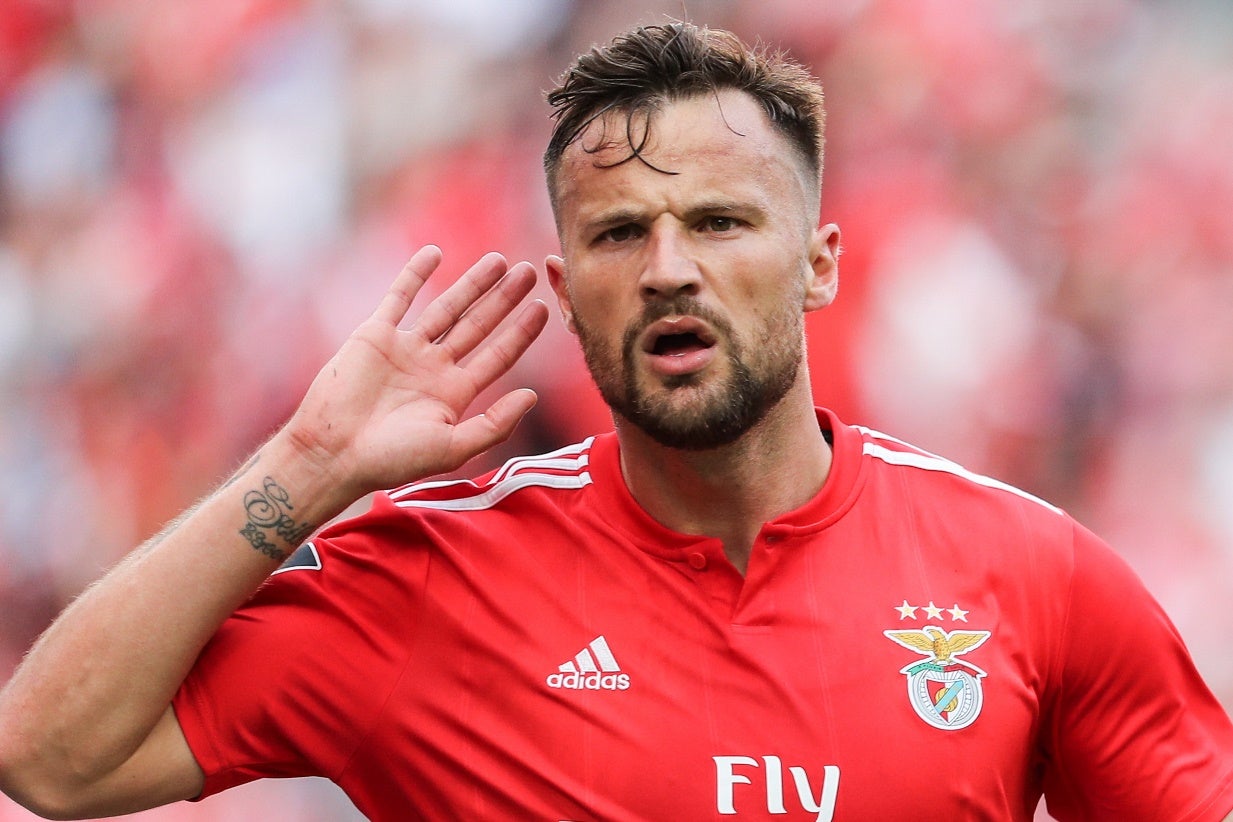 Seferovic prolonga contrato com o Benfica até 2024