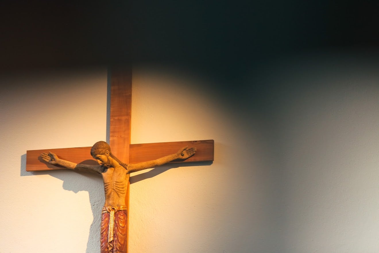 Cardeal patriarca de Lisboa afasta quatro clérigos suspeitos de abusos