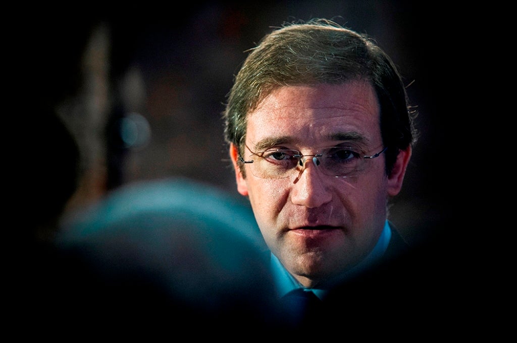 Maria Luís procedeu com muita competência nas contas Parvalorem, diz Passos