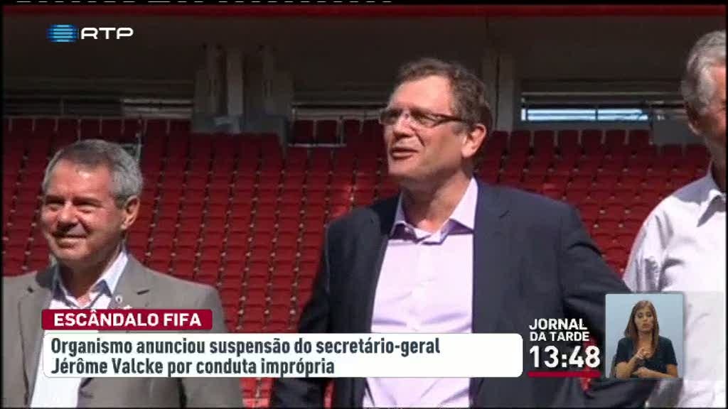 Secretário-geral da FIFA está suspenso