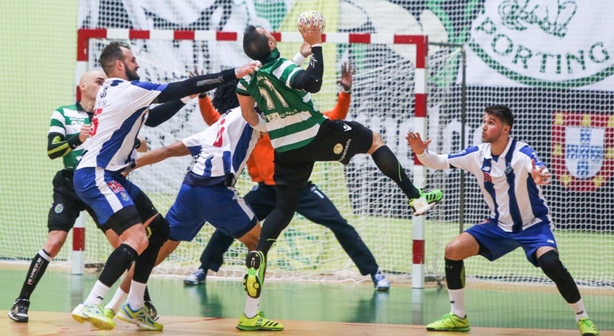 FC Porto e Sporting empatam e continuam na liderança do Nacional de andebol