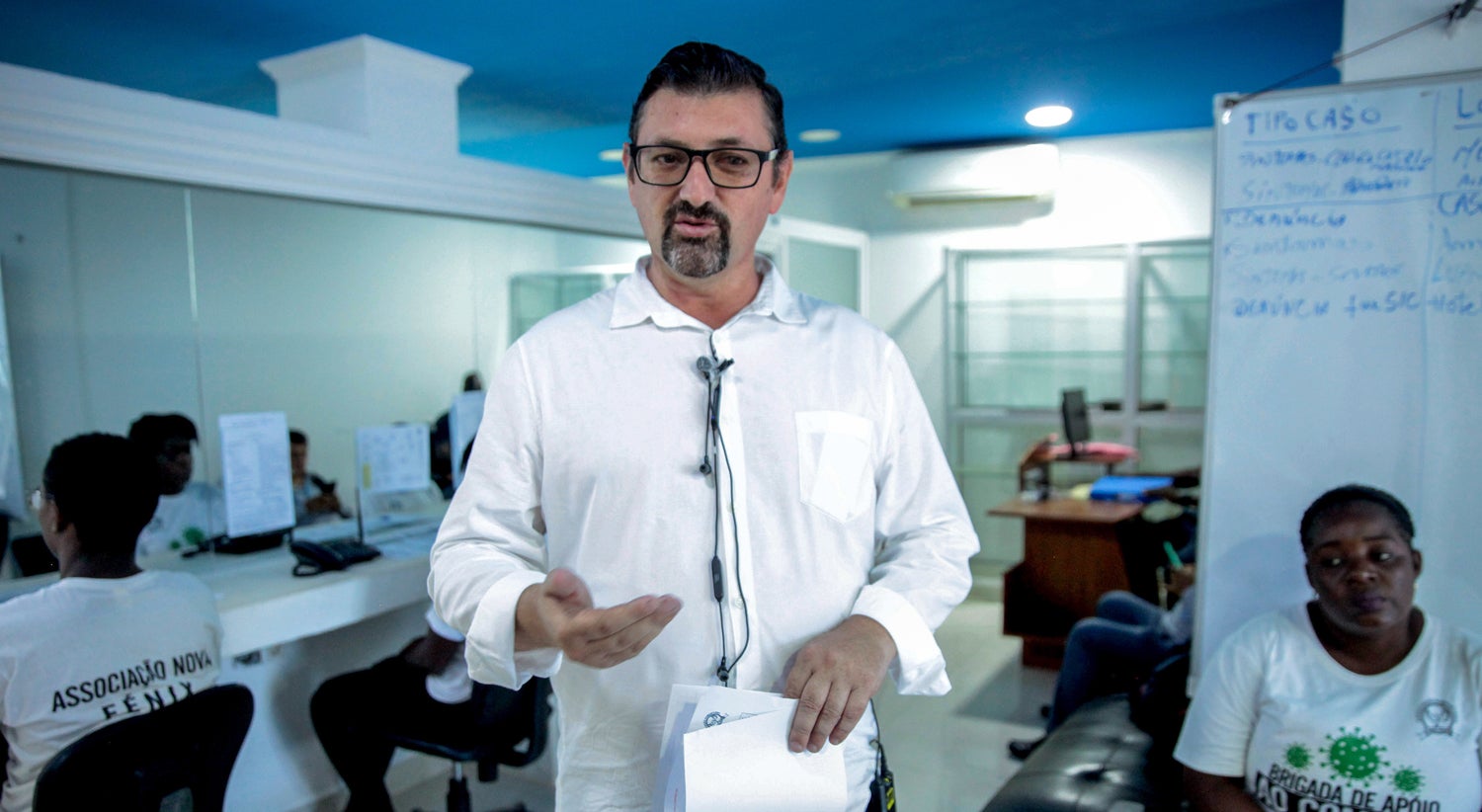 Português cria call center de voluntários em Angola para ajudar a ...