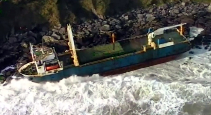 "MV Alta". Navio fantasma encalha na costa irlandesa
