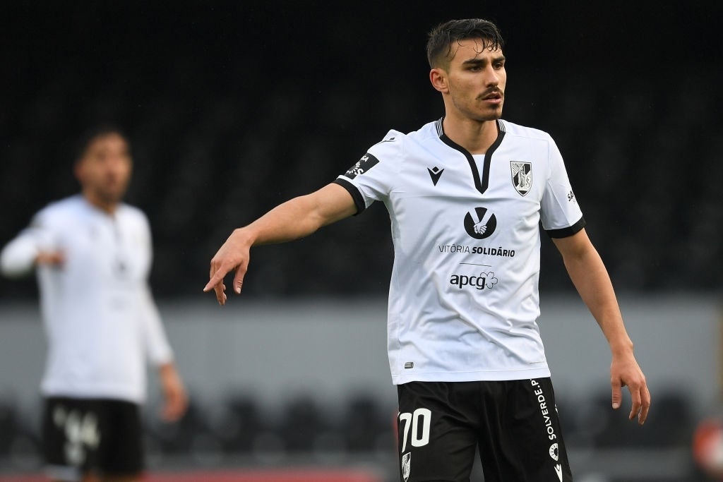 André Almeida regressa aos convocados do Vitória para deslocação à Croácia