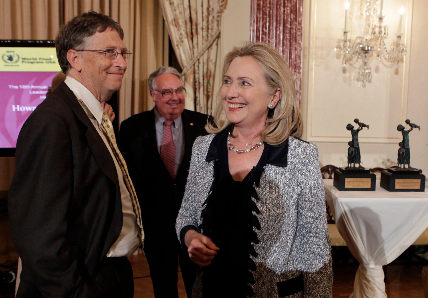 Bill Gates e Tim Cook na lista de eventuais vice–presidentes de Clinton