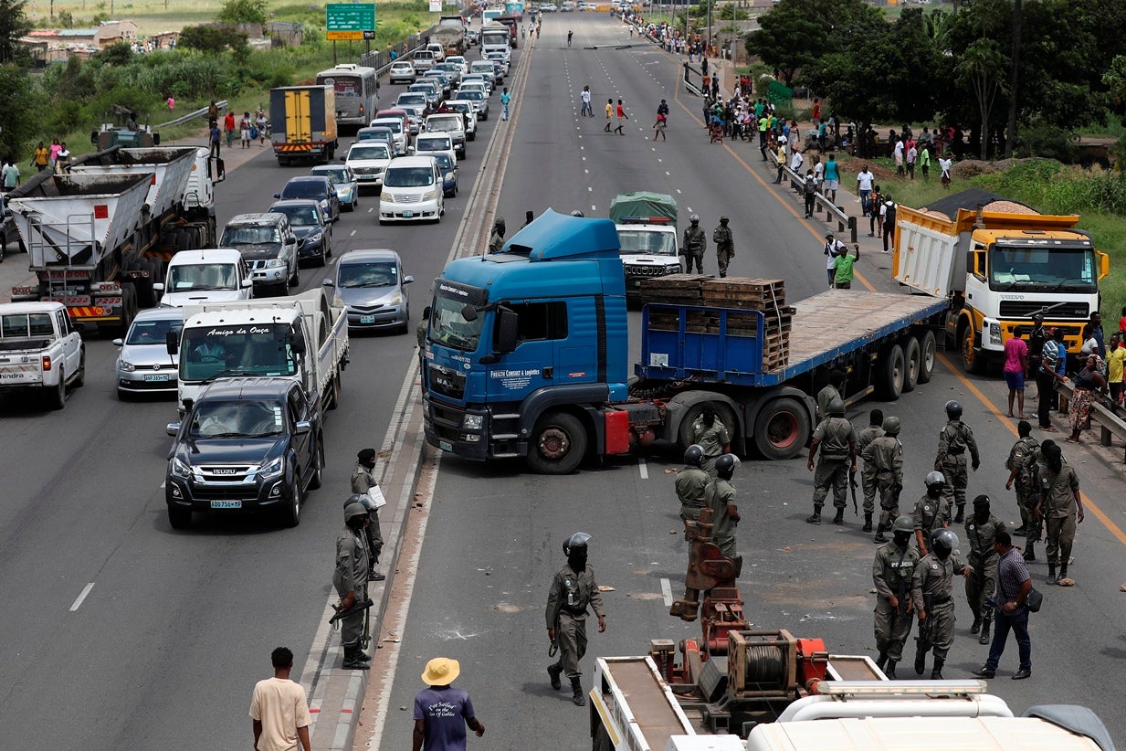 Daniel Chapo demite comandante-geral da polícia de Moçambique