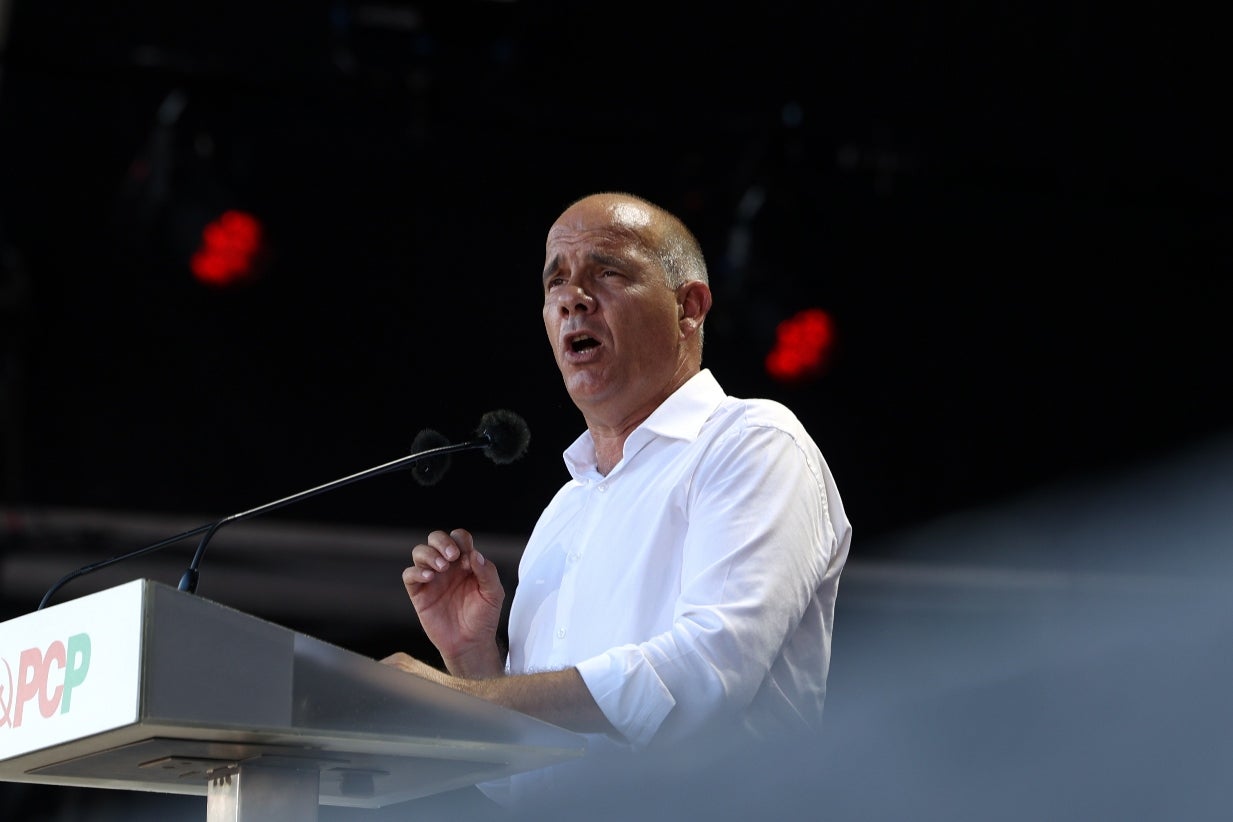 Raimundo acusa PS de parecer disponível para dar "as duas mãos" ao Governo