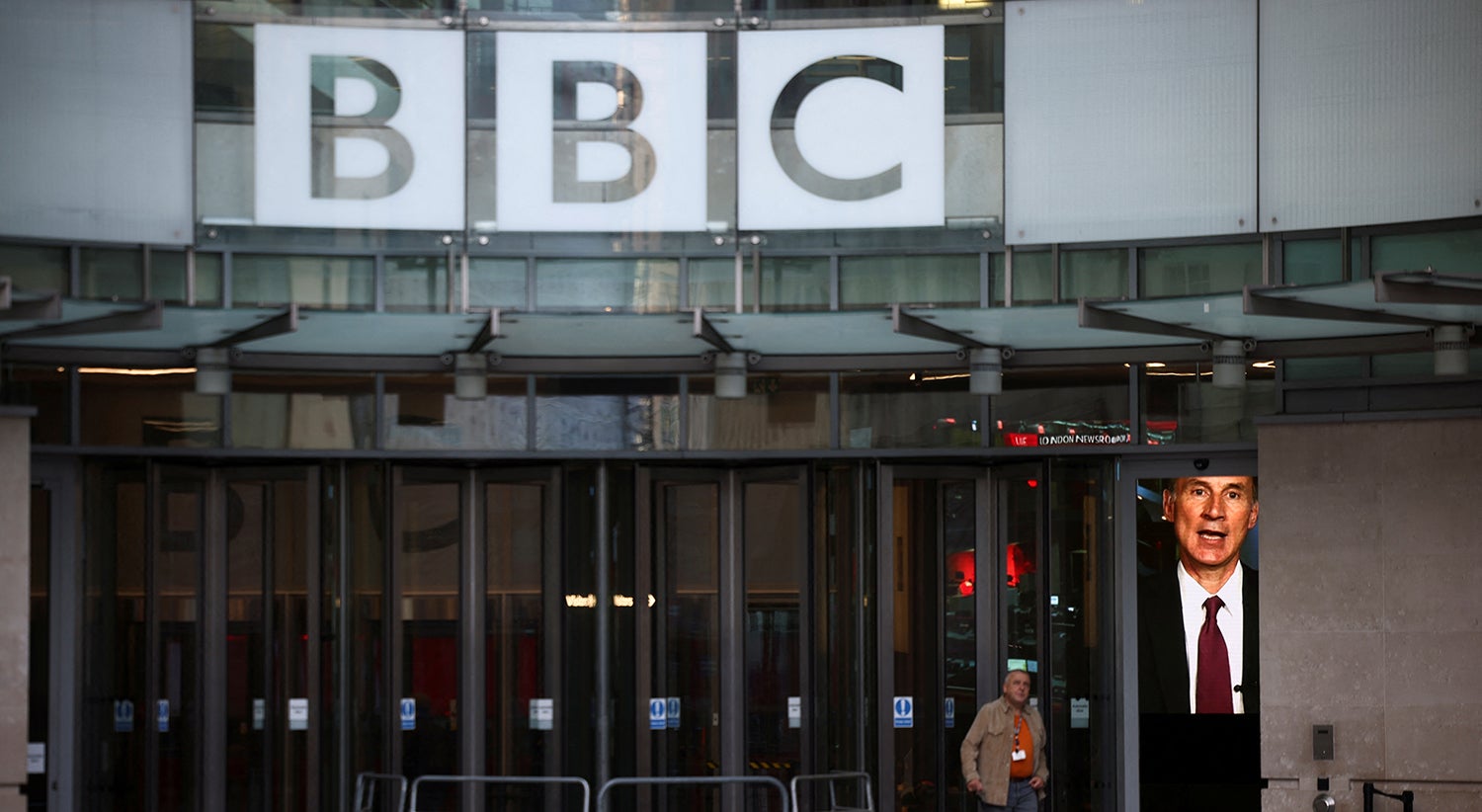 BBC completa 100 anos