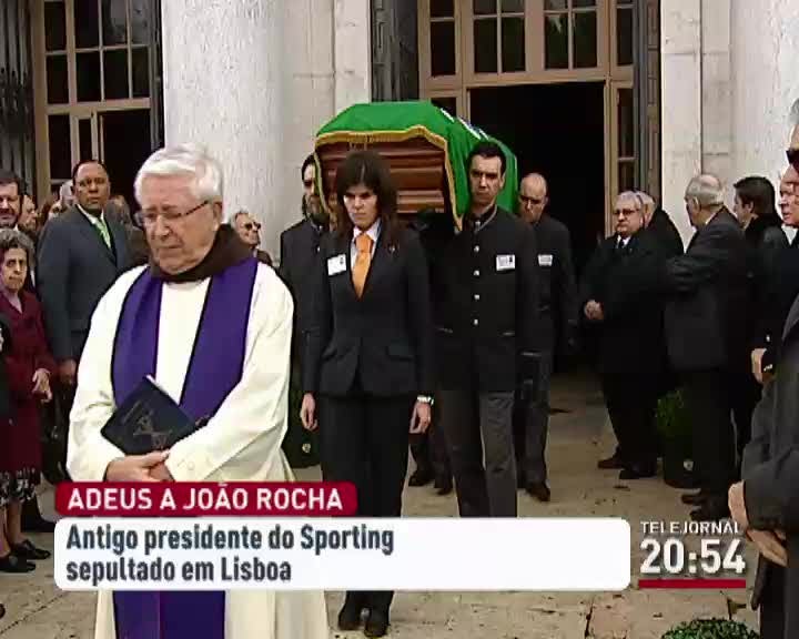 Funeral de João Rocha junta centenas de pessoas