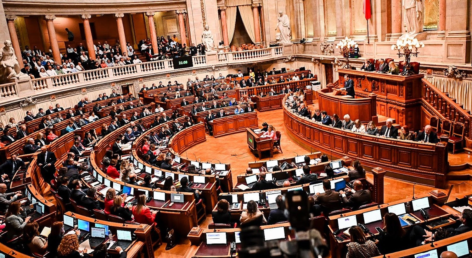 Parlamento mantém lei dos solos mas vai alterá-la em comissão