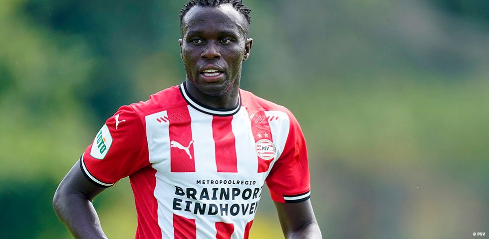 Bruma nos 22 convocados do PSV para a visita à Luz