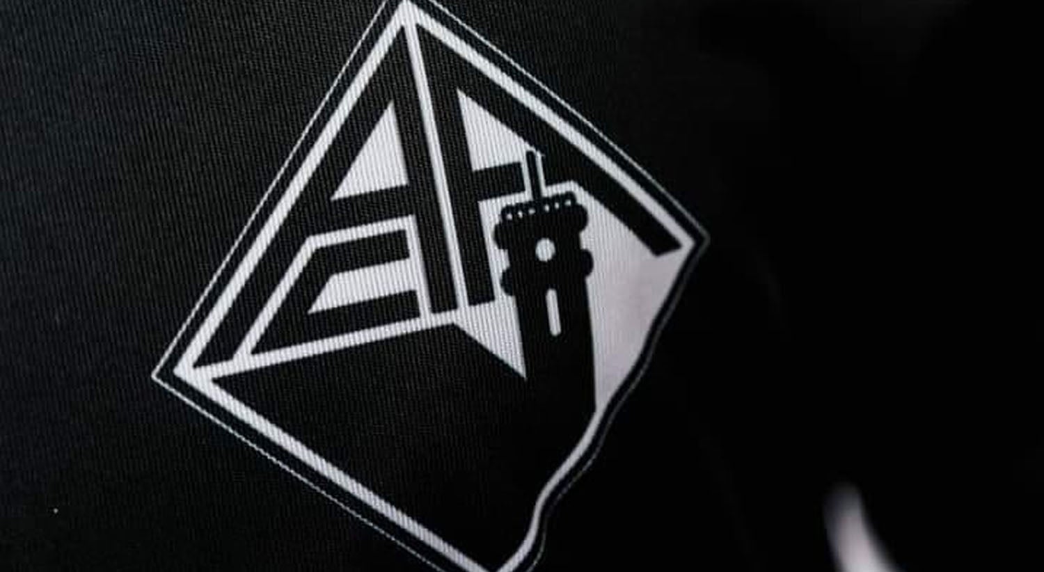 Académica cai no abismo