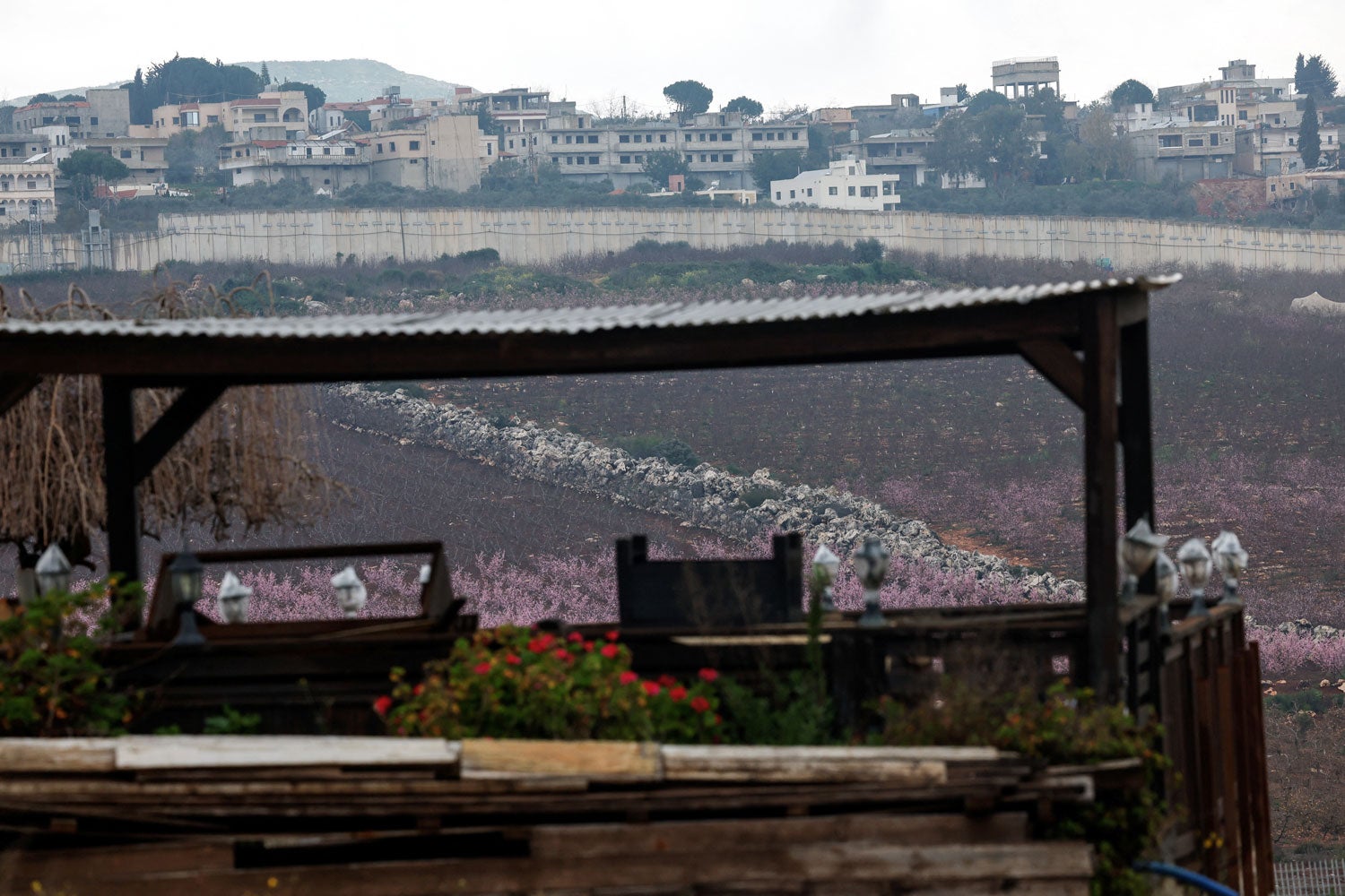 Israel afirma ter matado comandante do Hezbollah em ataque no sul do Líbano