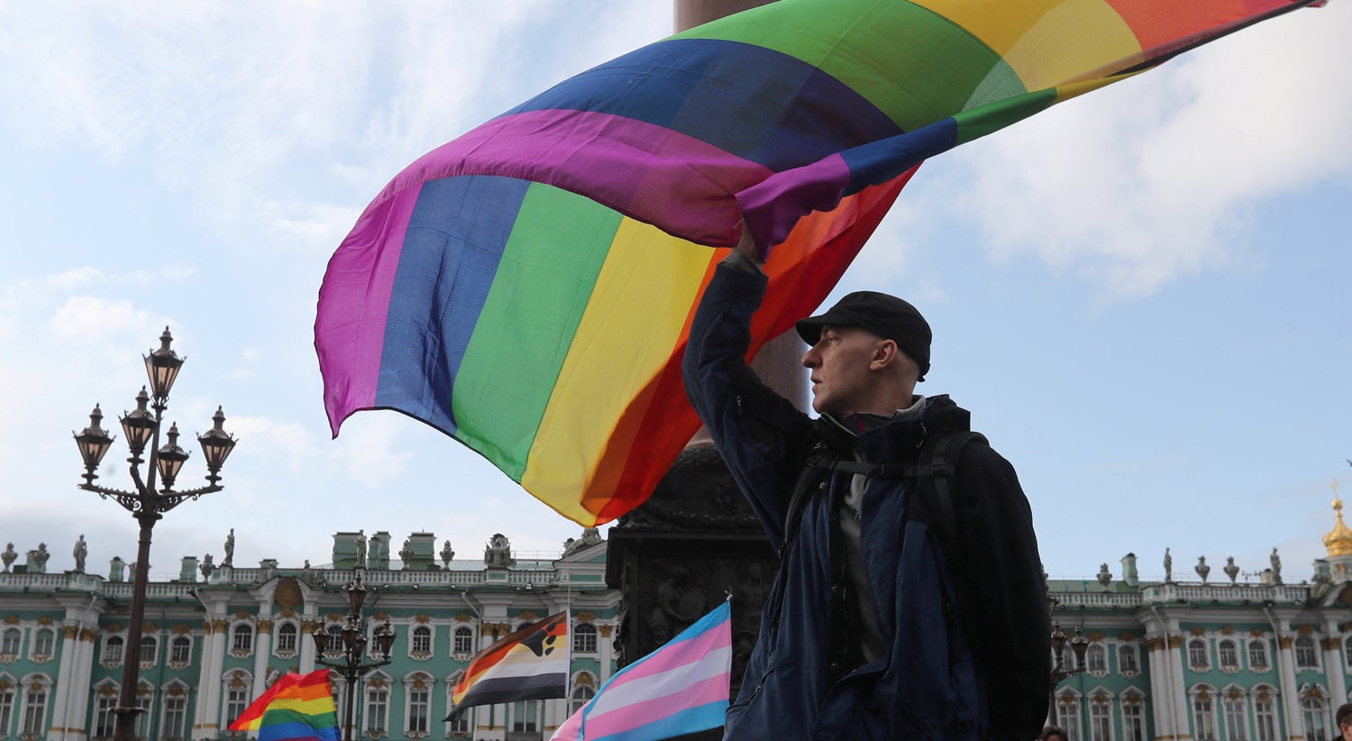 Rússia aprova lei que proíbe "propaganda LGBTQ"