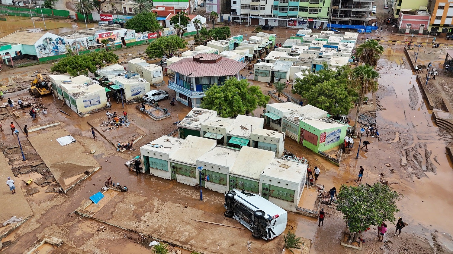 Ilha de São Vicente tenta recuperar da tempestade Erin