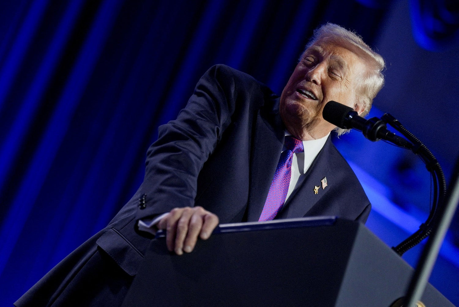 Obamas retratados como macacos. Trump remove vídeo racista após críticas