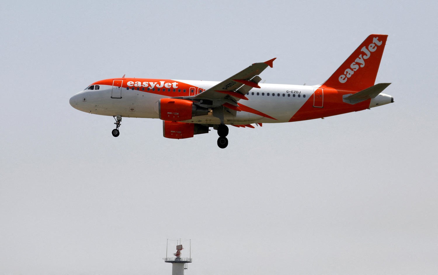 Tripulantes de cabine da easyJet começam hoje greve de cinco dias