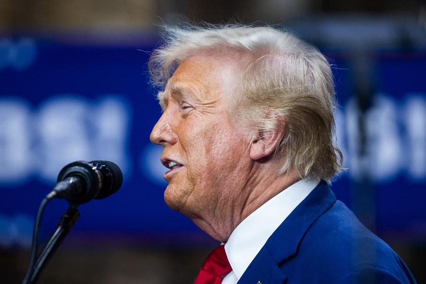 Trump anuncia venda de livro com as suas fotografias mais icónicas