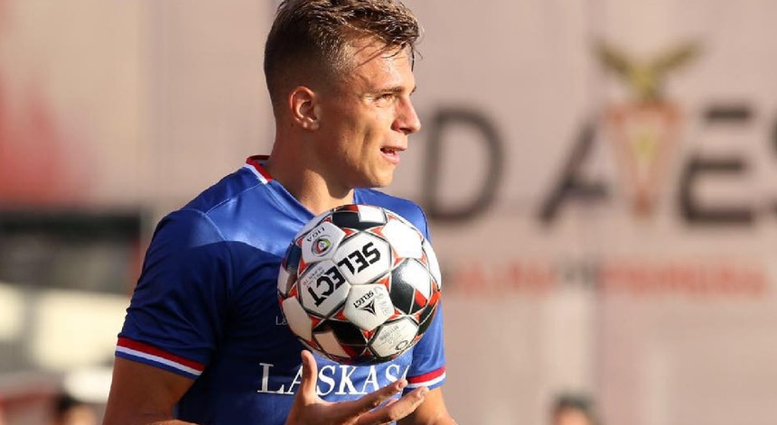 Lateral Alex Pinto reforça Farense por quatro temporadas