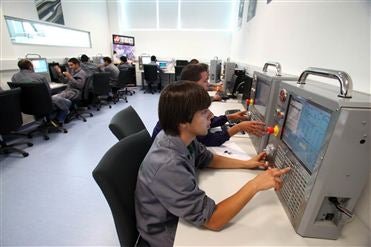 Embraer inaugura duas fábricas em Évora