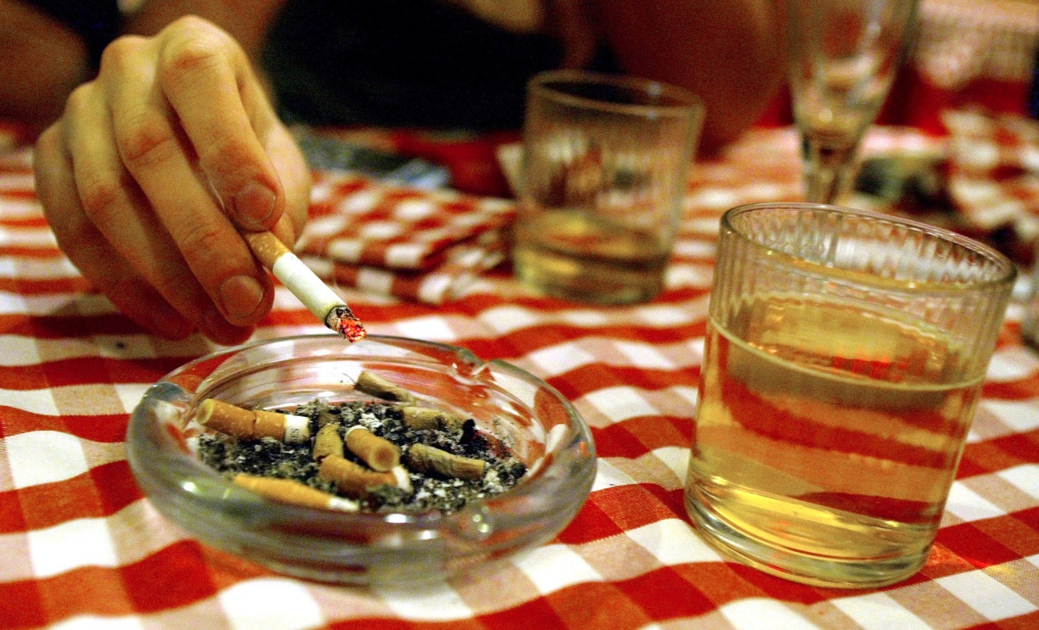 Estudo. Oito em cada dez portugueses sentem-se expostos ao tabaco no ...
