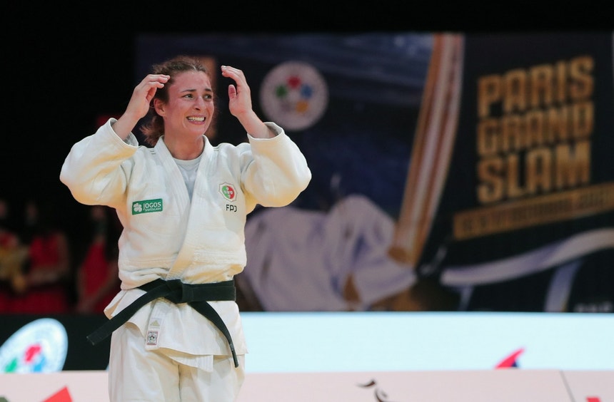Bárbara Timo apura-se para a final de -63 kg e garante medalha