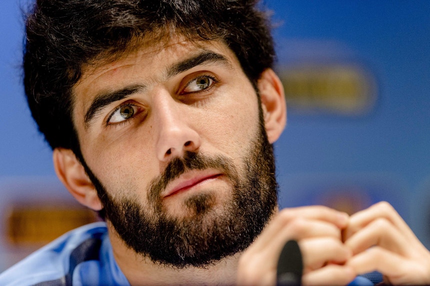 Luís Neto leva experiência à defesa do Sporting