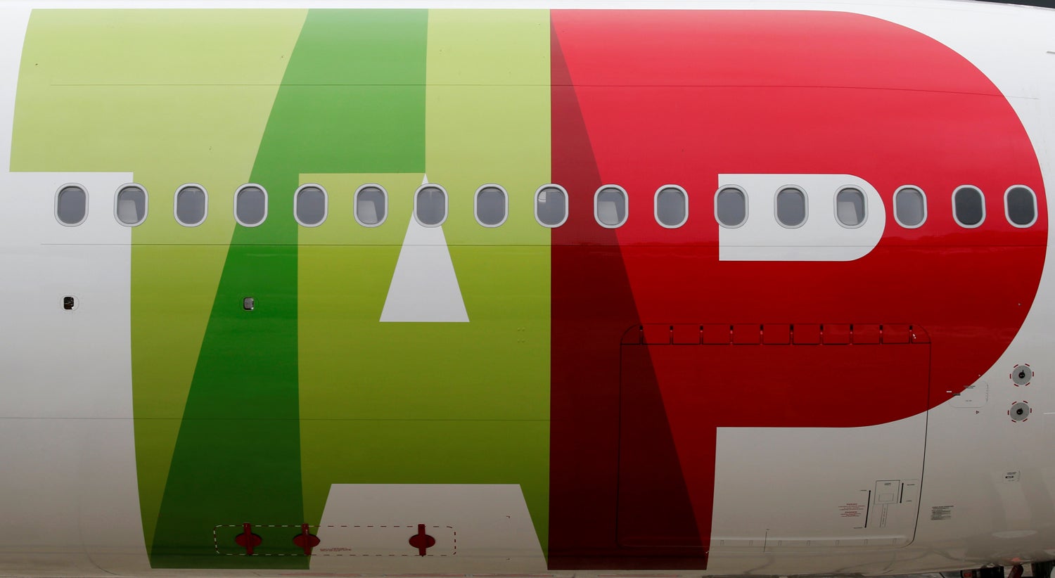 "Não tem credibilidade". Costa arrasa plano de rotas da TAP