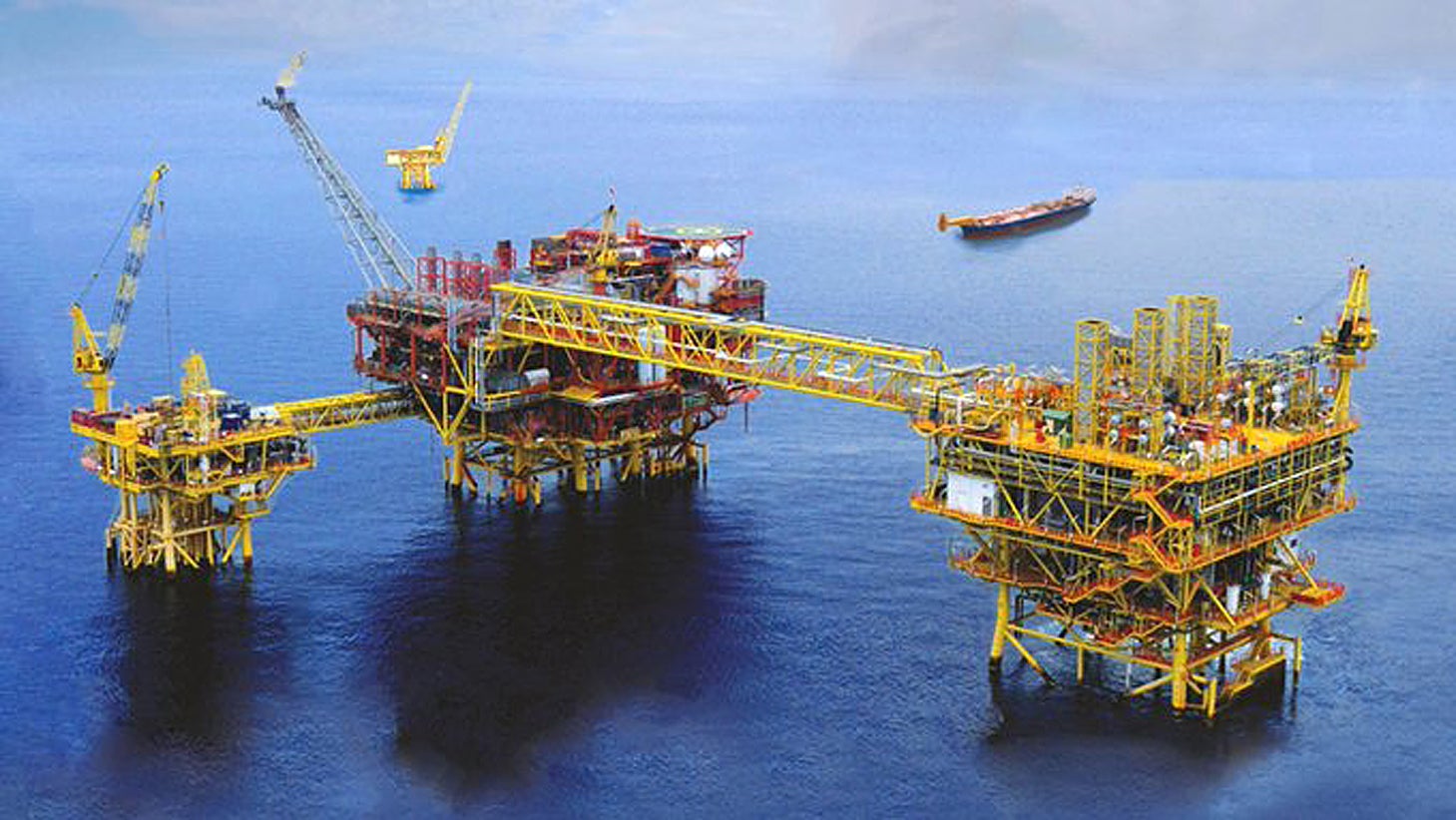 Gigantes petrolíferas e de gás continuam a "lucrar em Myanmar após o golpe"